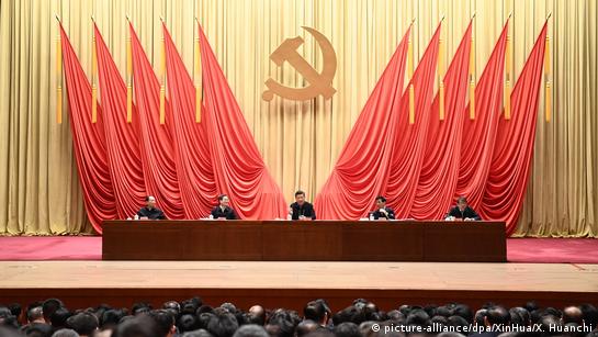 China: Lauda de sine nu miroase bine – DW – 01.10.2019