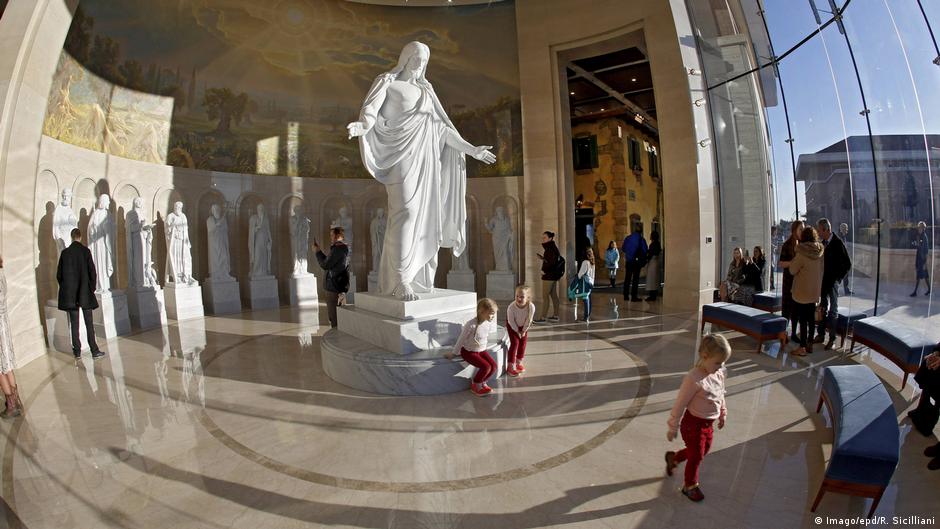 Europe′s biggest Mormon temple complex opens in Rome | News | DW | 10. ...
