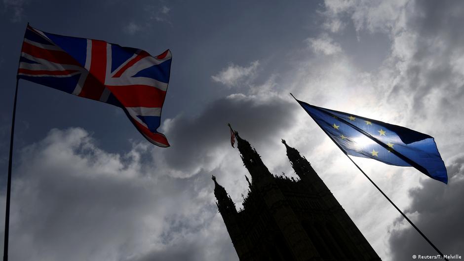 UK plans vote on Brexit divorce deal only