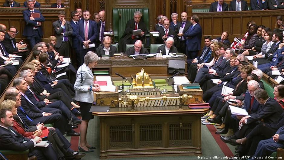 UK Parliament votes on Brexit alternatives – DW – 03/27/2019