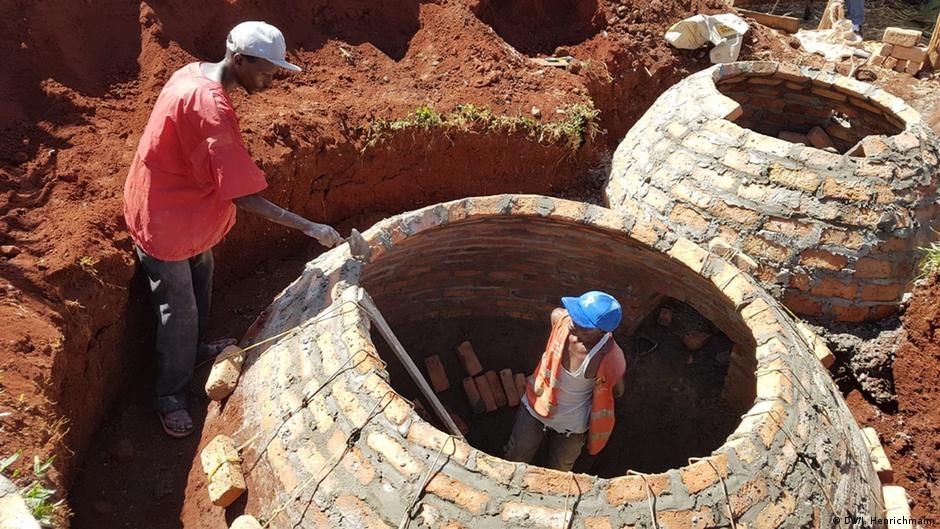 Cooking with cow dung in Kenya – DW – 04/02/2019