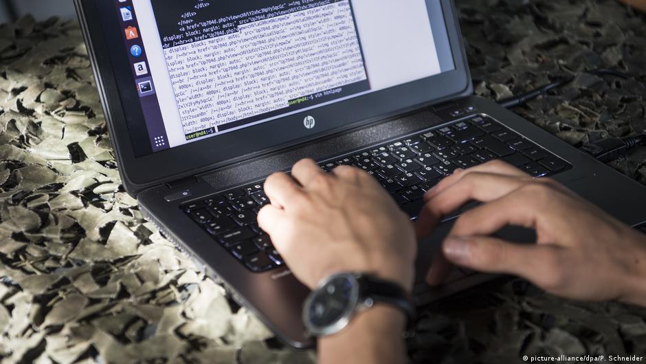 German neo-Nazi email threats continue despite arrest – DW – 04/09/2019