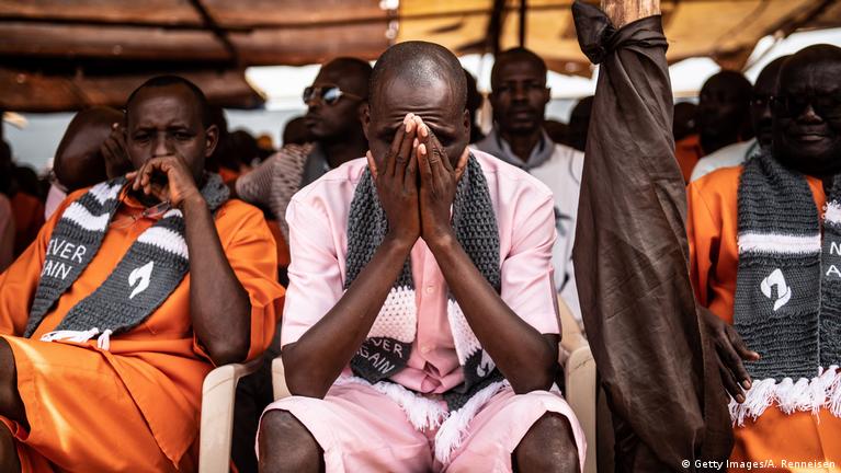 Rwanda marks 25 years since genocide – DW – 04/07/2019