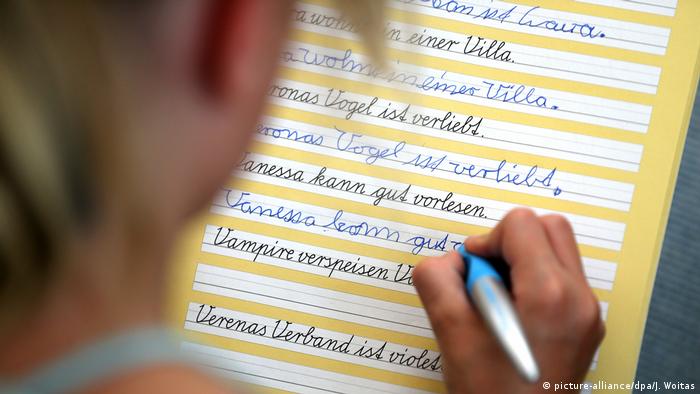 A life without reading or writing? | Books | DW | 07.10.2019