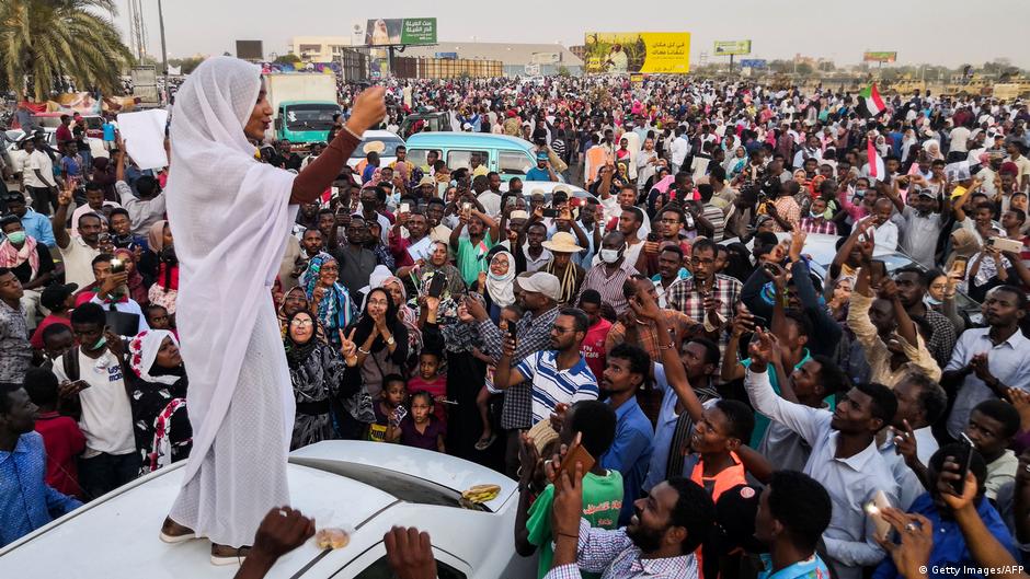 The women of Sudan's protests – DW – 07/15/2019