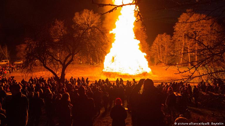 From Easter bonfire to funeral pyre – DW – 04/19/2019