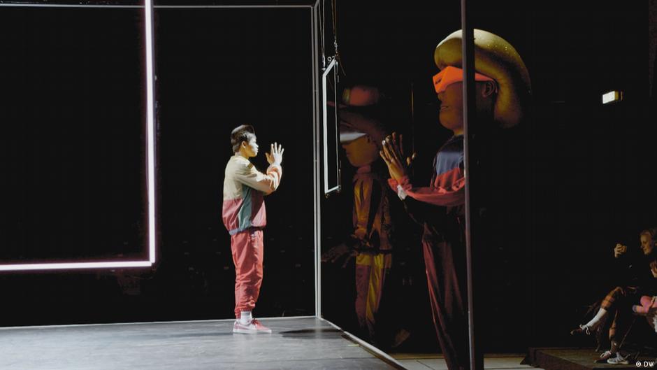 Flying Pictures - Breakdance Meets Classical – DW – 04/12/2019