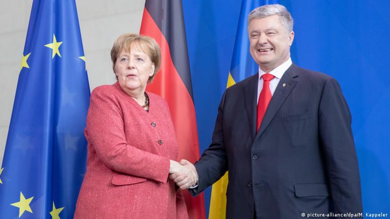 Merkel meets Poroshenko, but shuns his rival – DW – 04/12/2019
