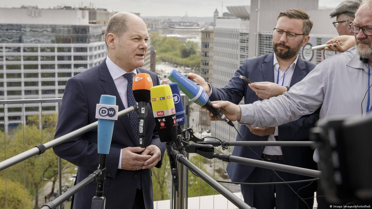 German finance minister defends spending after IMF criticism – DW – 04 ...