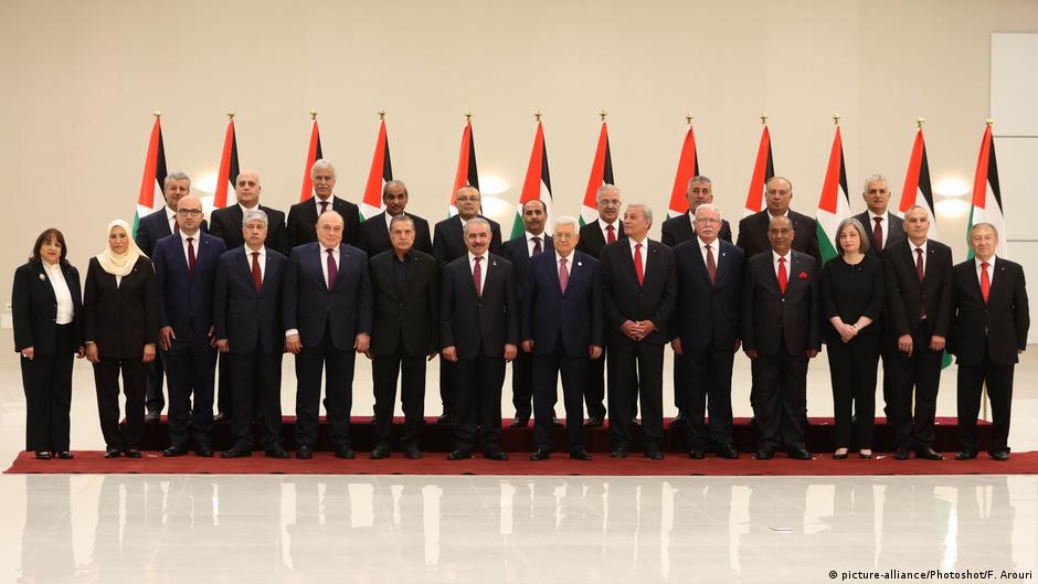 Palestinian president swears in new government – DW – 04/14/2019