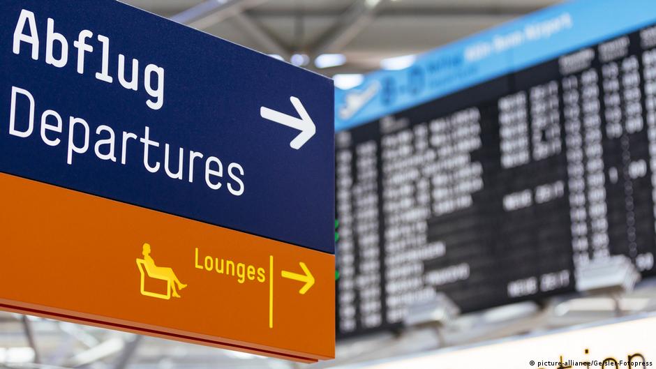 German air force jet makes rough landing in Berlin – DW – 04/16/2019