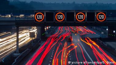 Germany's Autobahn — finally time for a speed limit? – DW – 04/25/2024
