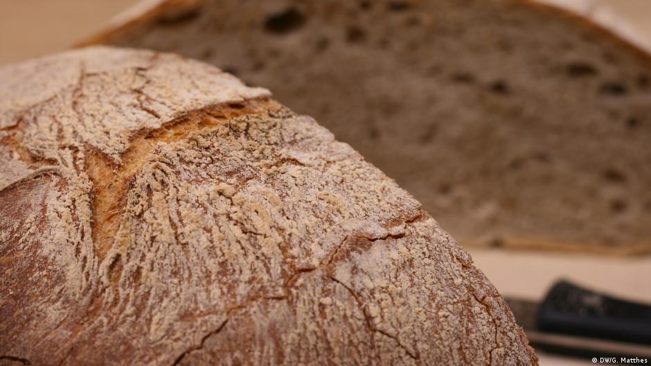 Baking step-by-step: Traditional Maltese bread – DW – 04/12/2019