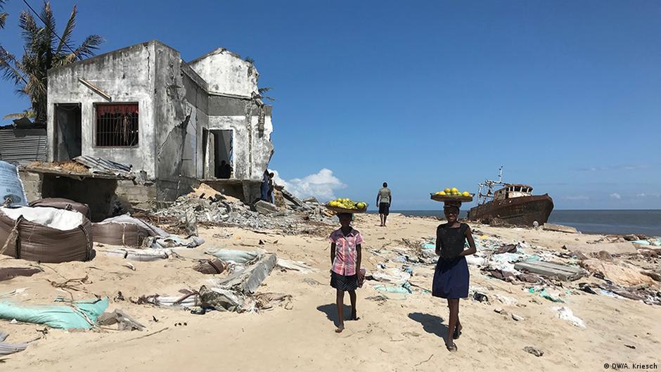 After the storm: Rebuilding Beira – DW – 04/23/2019