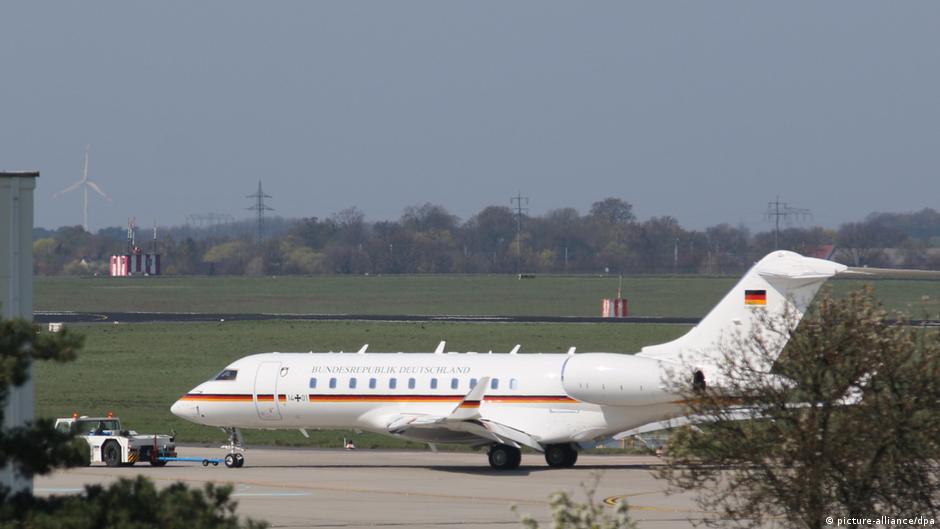 Ground vehicle damages Angela Merkel's plane – DW – 05/13/2019