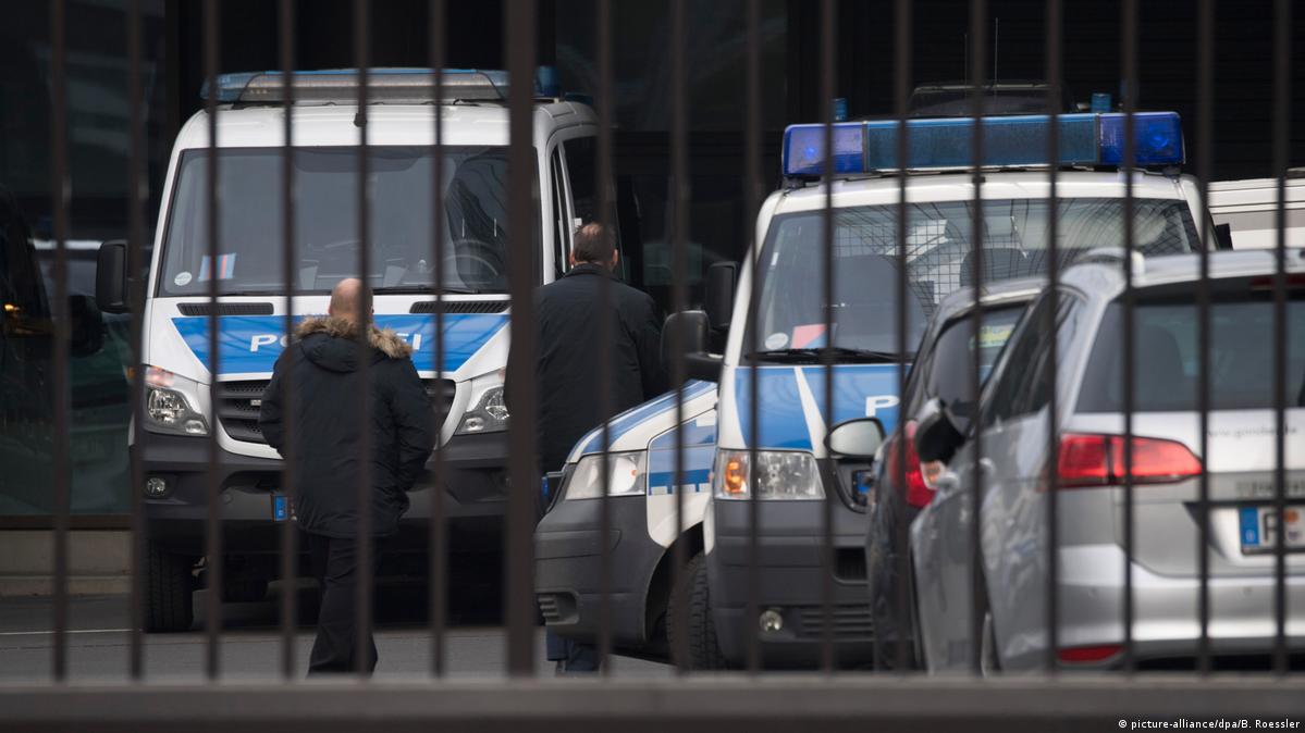 German banks targeted in nationwide raids – DW – 05/15/2019
