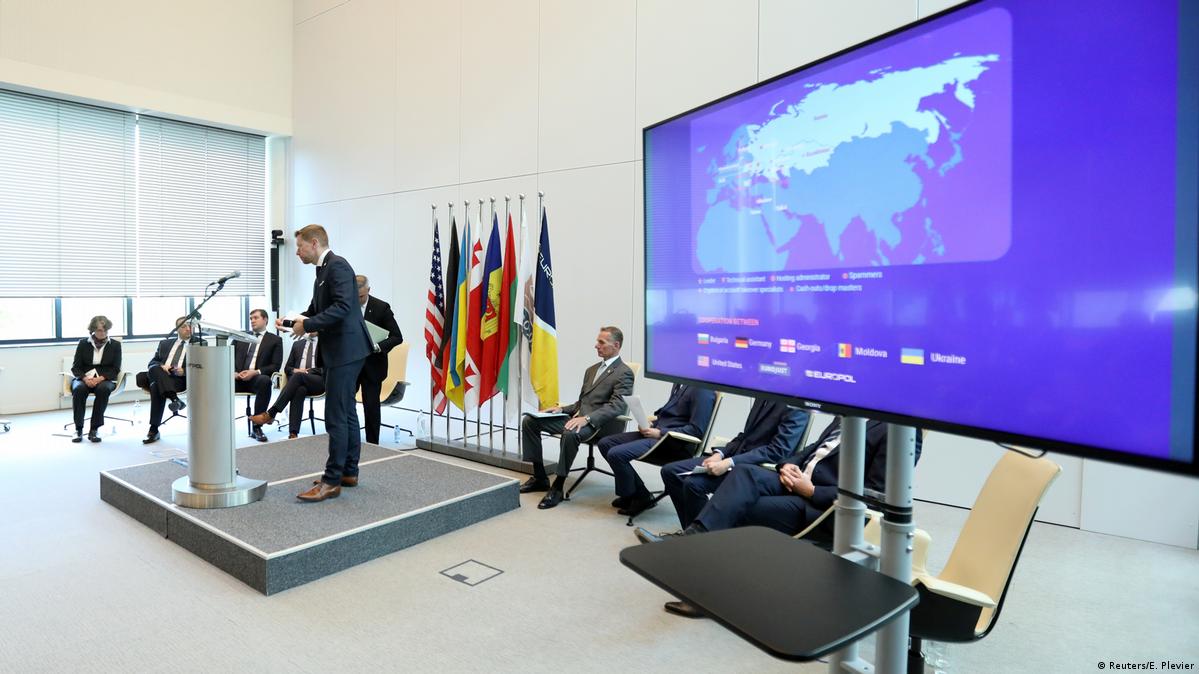 Police uncover international cybercrime ring – DW – 05/16/2019