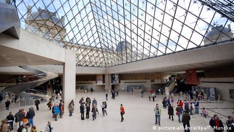 Louvre Pyramid Paris Im Pei
