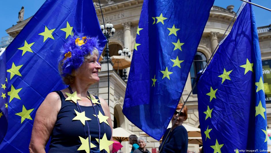 Europe is for Everyone: Proud Europeans rally head of EU vote – DW – 05 ...