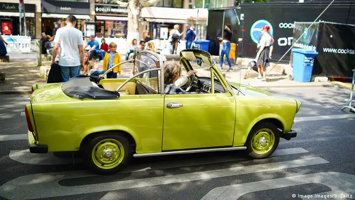 Trabi convertible with the top down traveling alongn the Kurfürstendamm ...