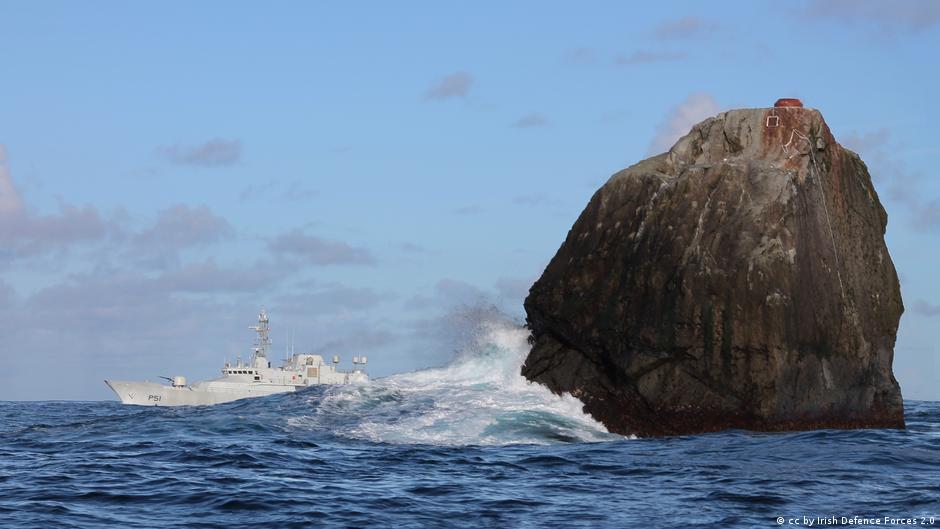 Tiny islet of Rockall at center of fishing row – DW – 06/09/2019