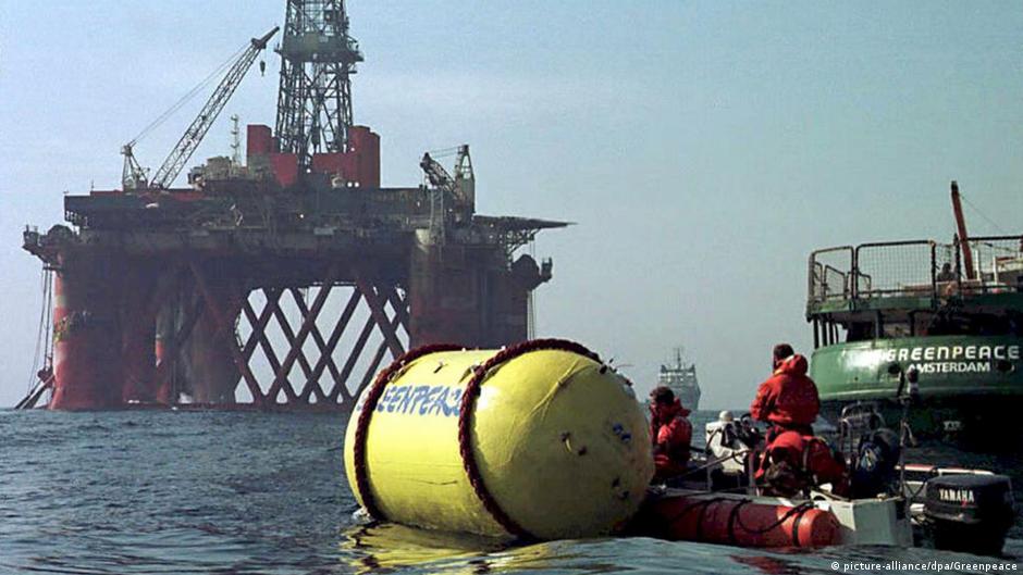 Greenpeace activists stop BP oil rig in North Sea – DW – 06/10/2019