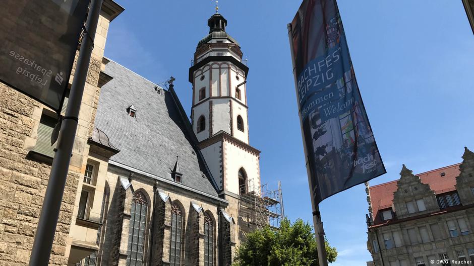 Windows smashed at renowned Bach church – DW – 01/01/2020
