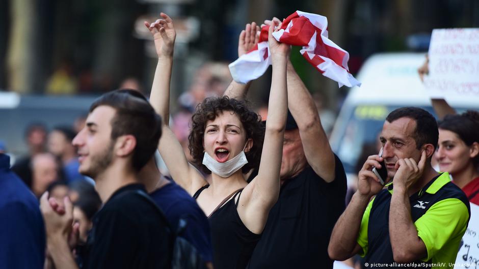 Georgia protesters return to the streets – DW – 06/21/2019