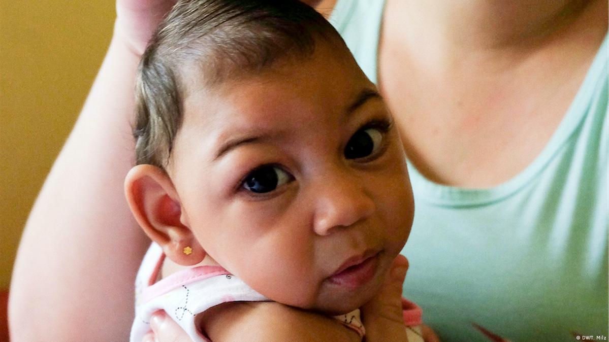 A cada dia uma pequena vitória: a vida com microcefalia – DW – 24/06/2019