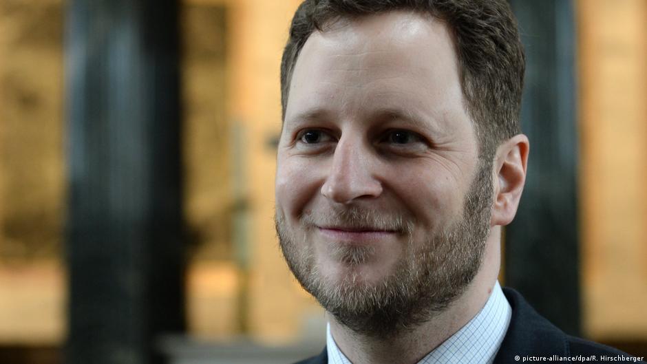 German prince told to drop bid to reclaim old royal property – DW – 07 ...