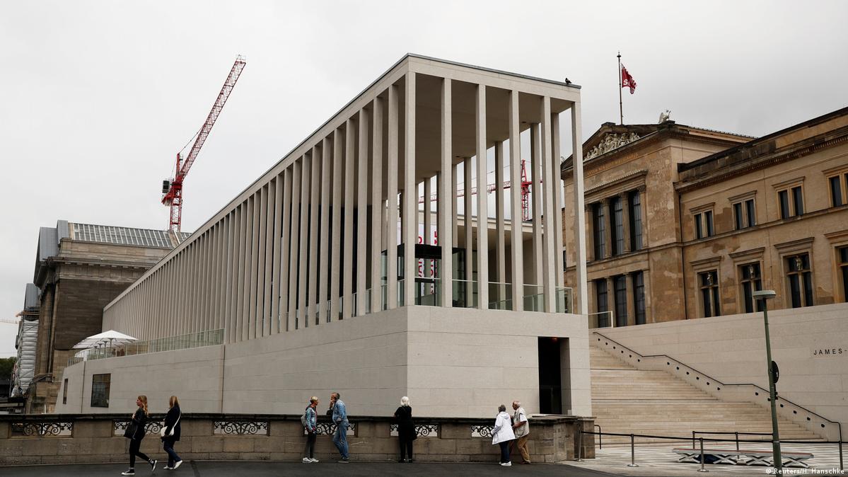 Spectacular new entrance building opens on Museum Island