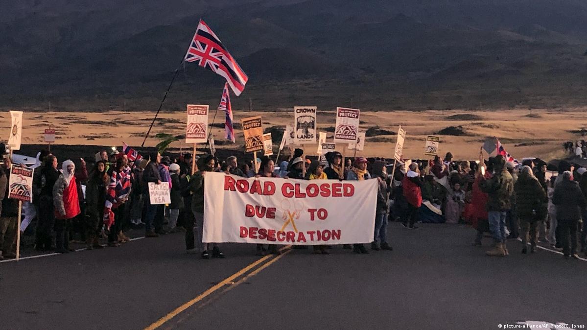 Hawaiians protest telescope on holy mountain – DW – 07/18/2019