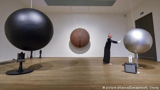 Greek sculptor Takis dies at 93