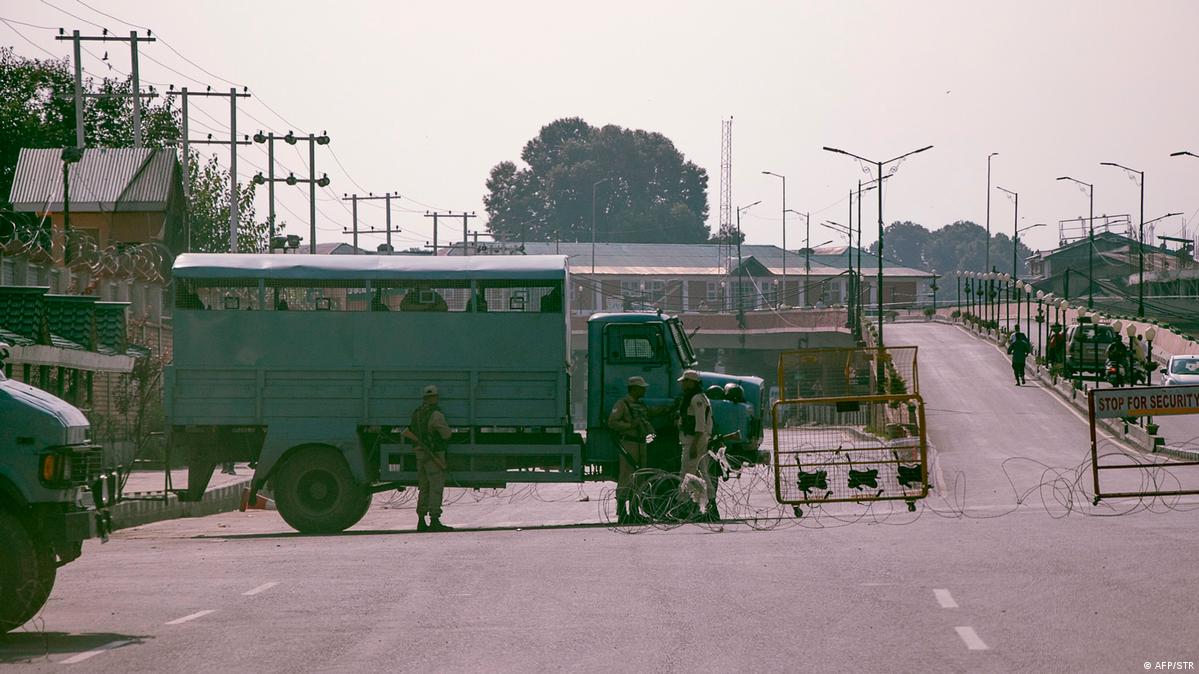 Pakistan asks UN to meet over Kashmir – DW – 08/14/2019