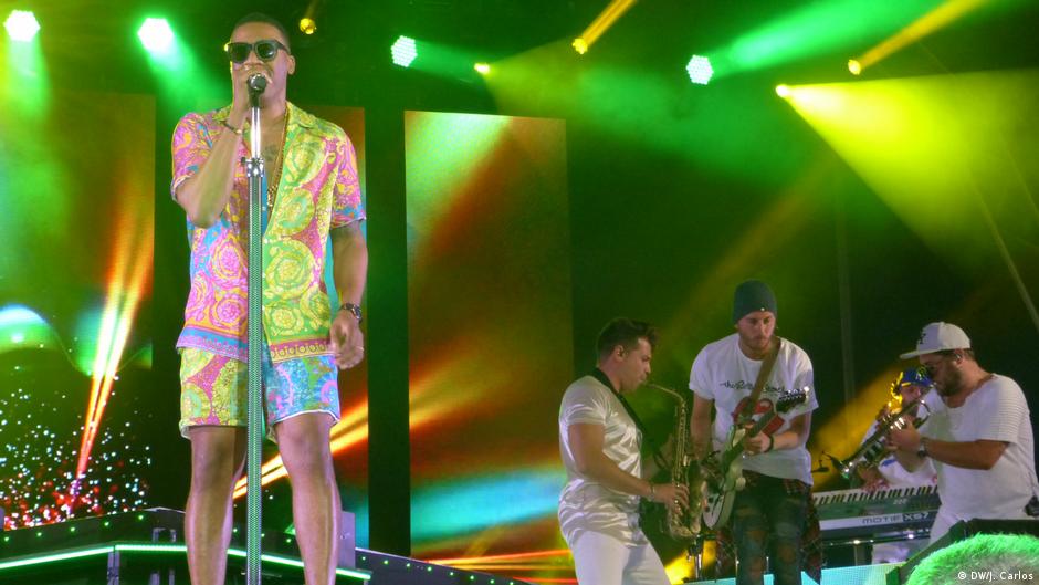 A "onda" musical angolana na Caparica – DW – 16/08/2019