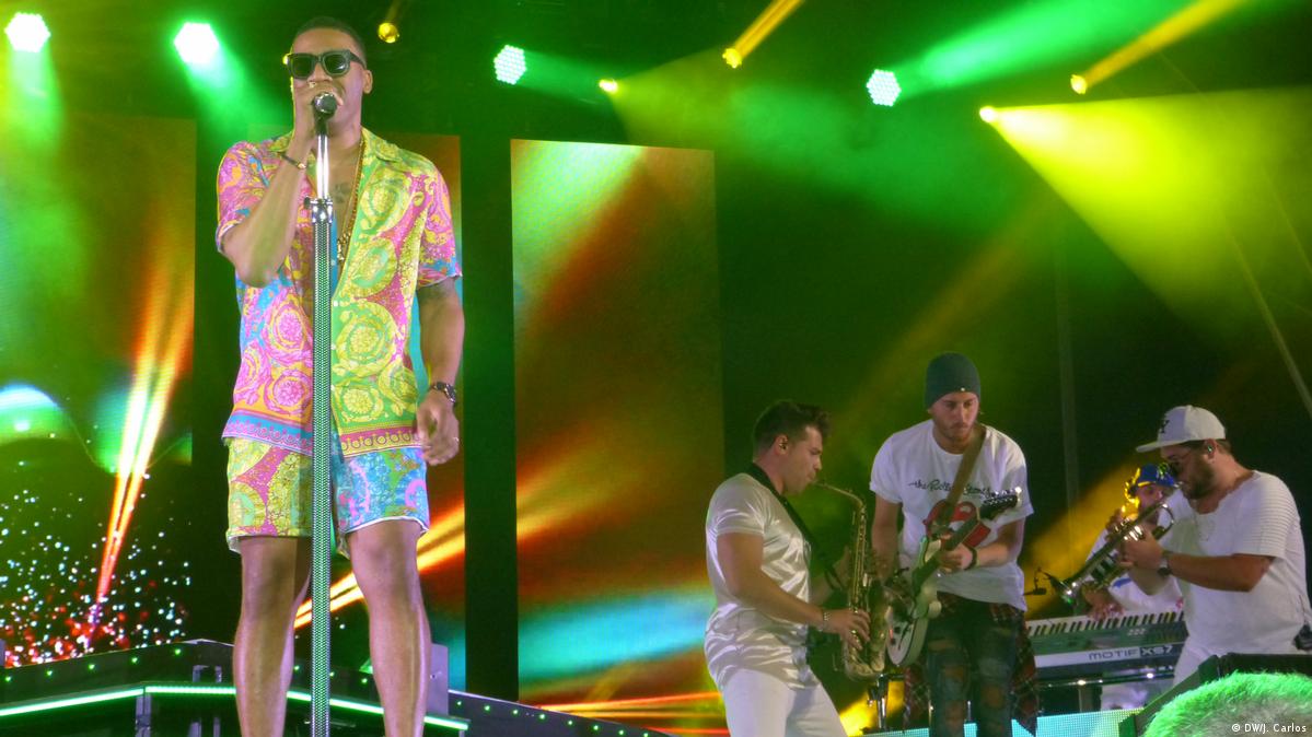 A "onda" musical angolana na Caparica – DW – 16/08/2019