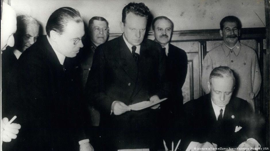 Le 23 août 1939, le pacte entre Hitler et Staline | International | DW ...