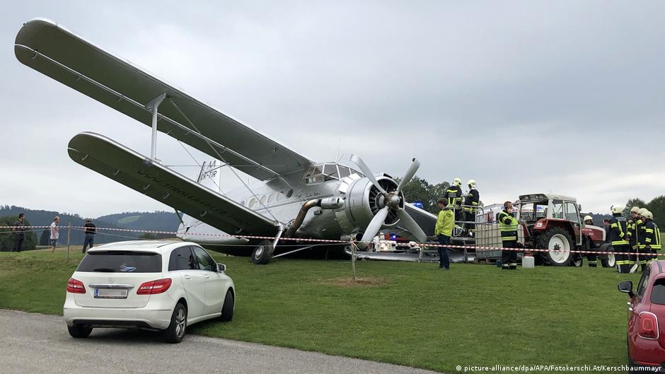 World's largest biplane crashes in Austria – DW – 08/23/2019