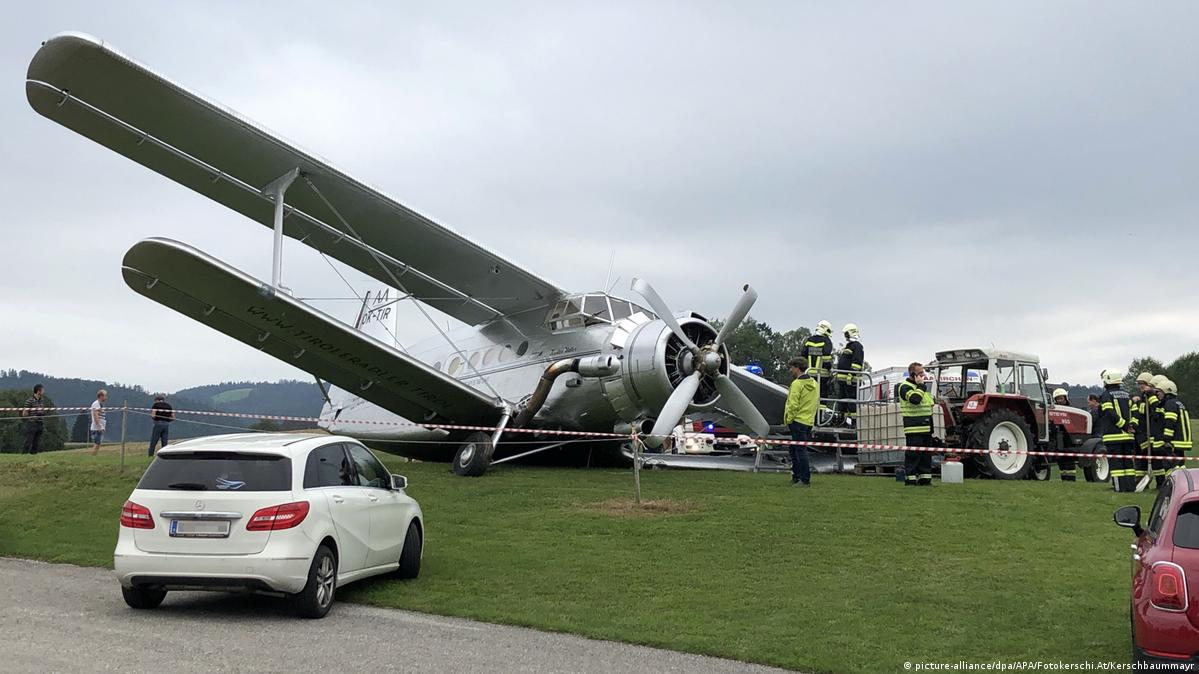 World's largest biplane crashes in Austria – DW – 08/23/2019