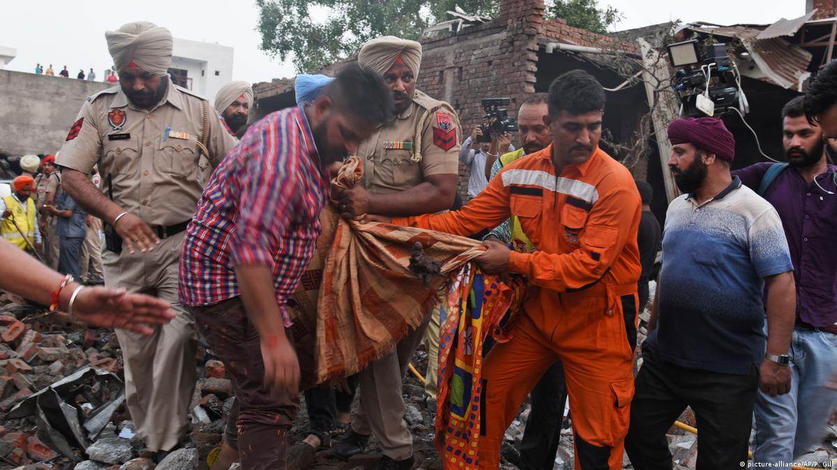 India fireworks factory explosion kills 21 – DW – 09/04/2019