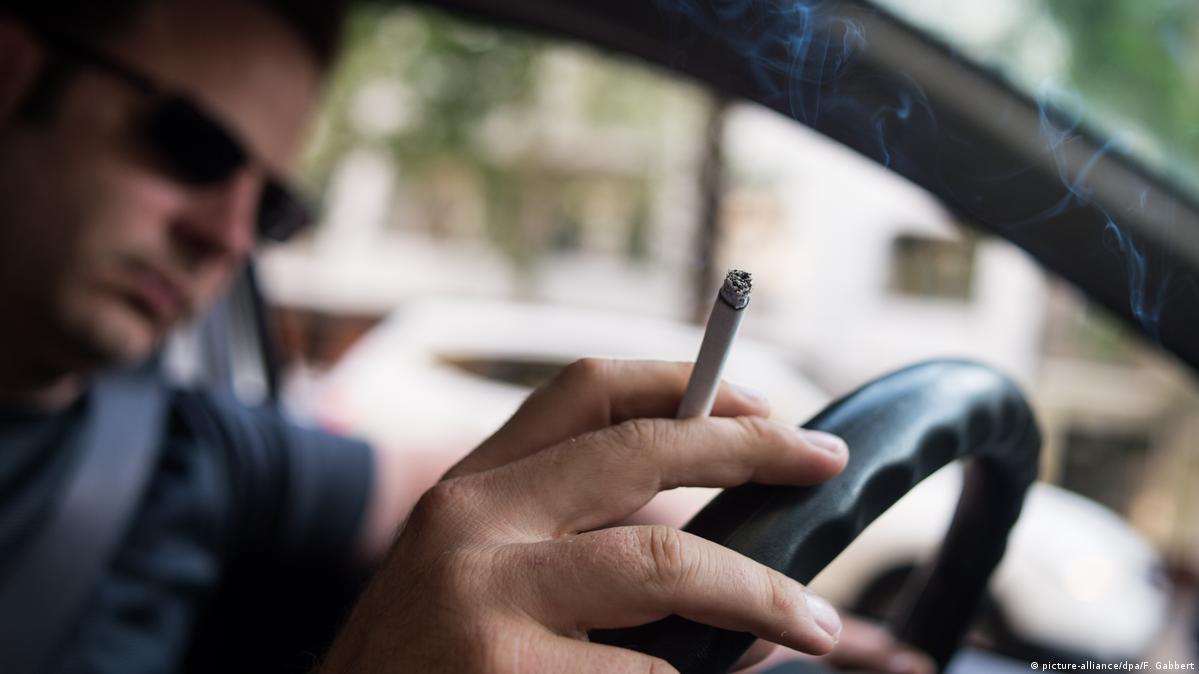 Male smoking rates stall for the first time – DW – 12/19/2019