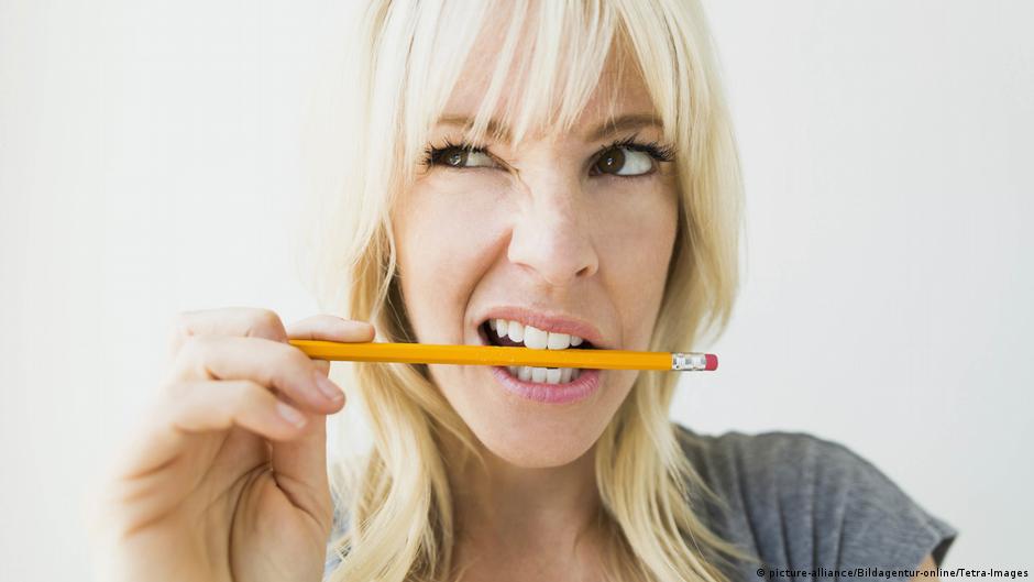 Pen-chewing research wins spoof prize for German scientist – DW – 09/13 ...