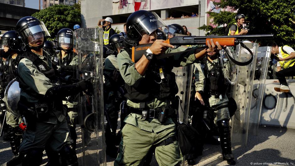 Hong Kong Police Fire Rubber Bullets Tear Gas Dw 09 21 2019