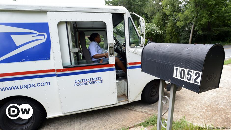 US House blocks postal service changes, boosts funds – DW – 08/23/2020