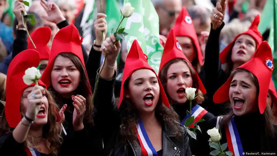 French protests against IVF treatments for single women, lesbians ...