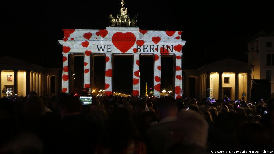 Berlin: A city bathed in light – DW – 10/15/2019