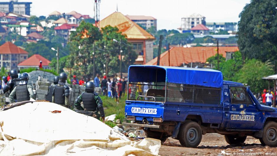 Several killed in Guinea protests against new constitution – DW – 10/15 ...