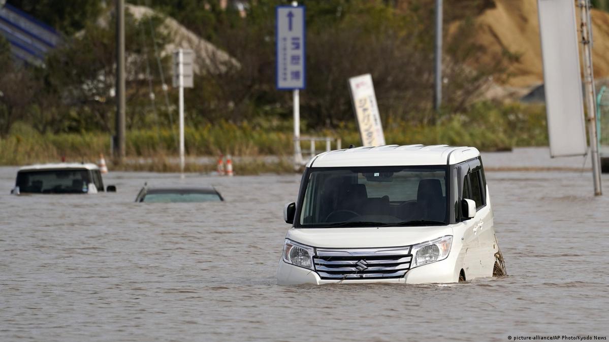 Heavy flooding kills 10 in Japan
