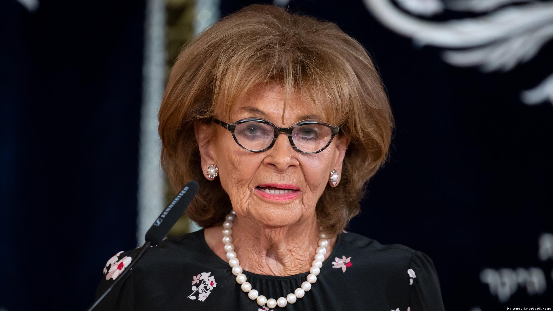 Christina Specht's Instagram, Twitter & Facebook on IDCrawl