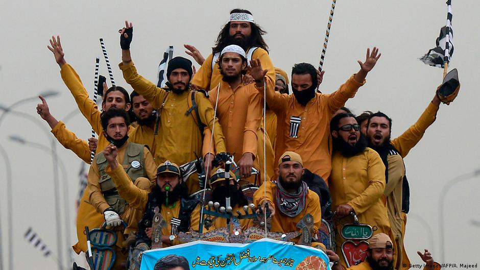 Pakistan: Protesters await deadline for PM – DW – 11/03/2019